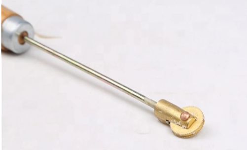 Wooden Handle Wheel Embedder With Small Gear of Bee Hive Equipment